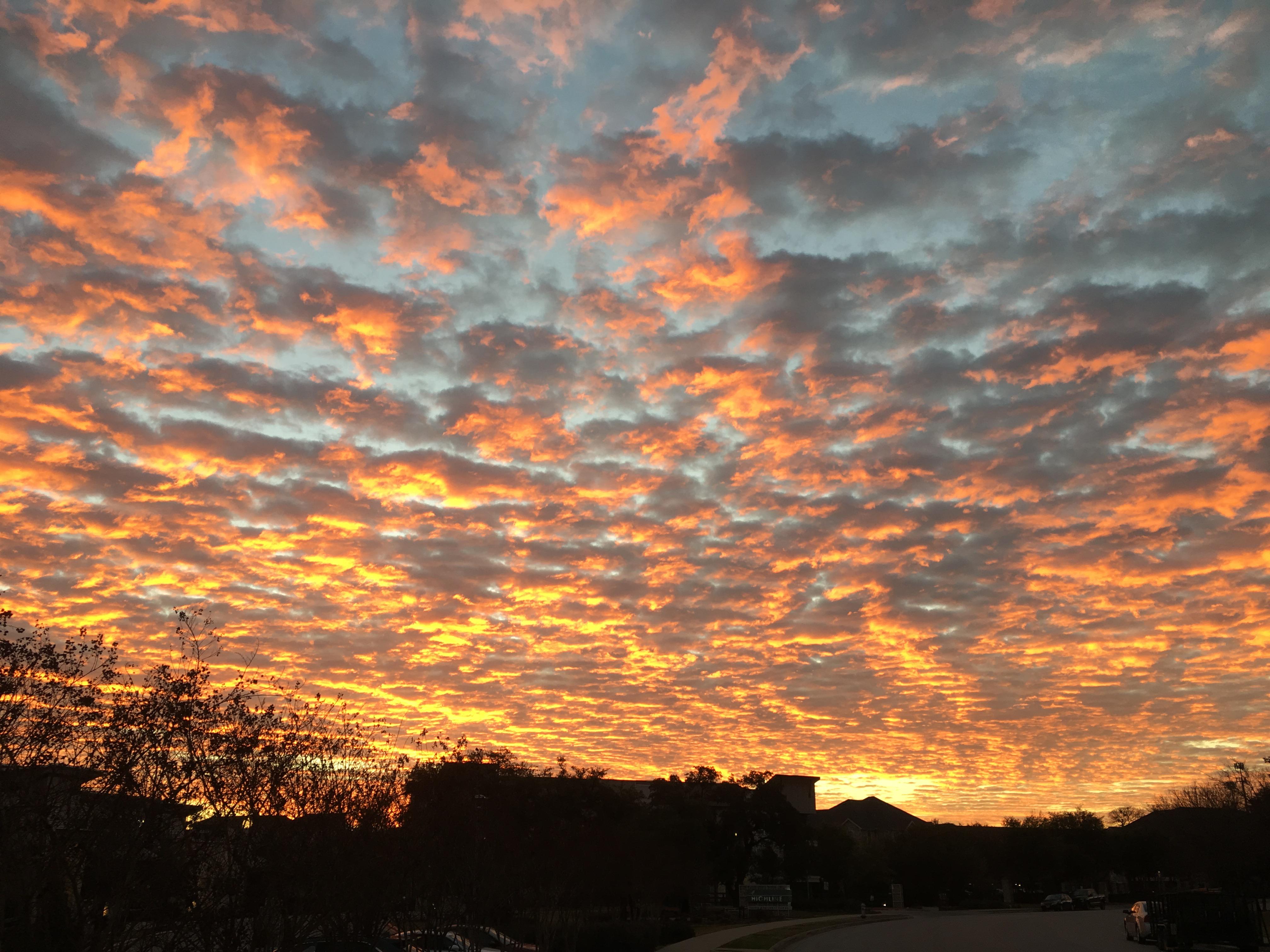 Breathtaking how these clouds are illuminated by the sunset ☀️ | Scrolller