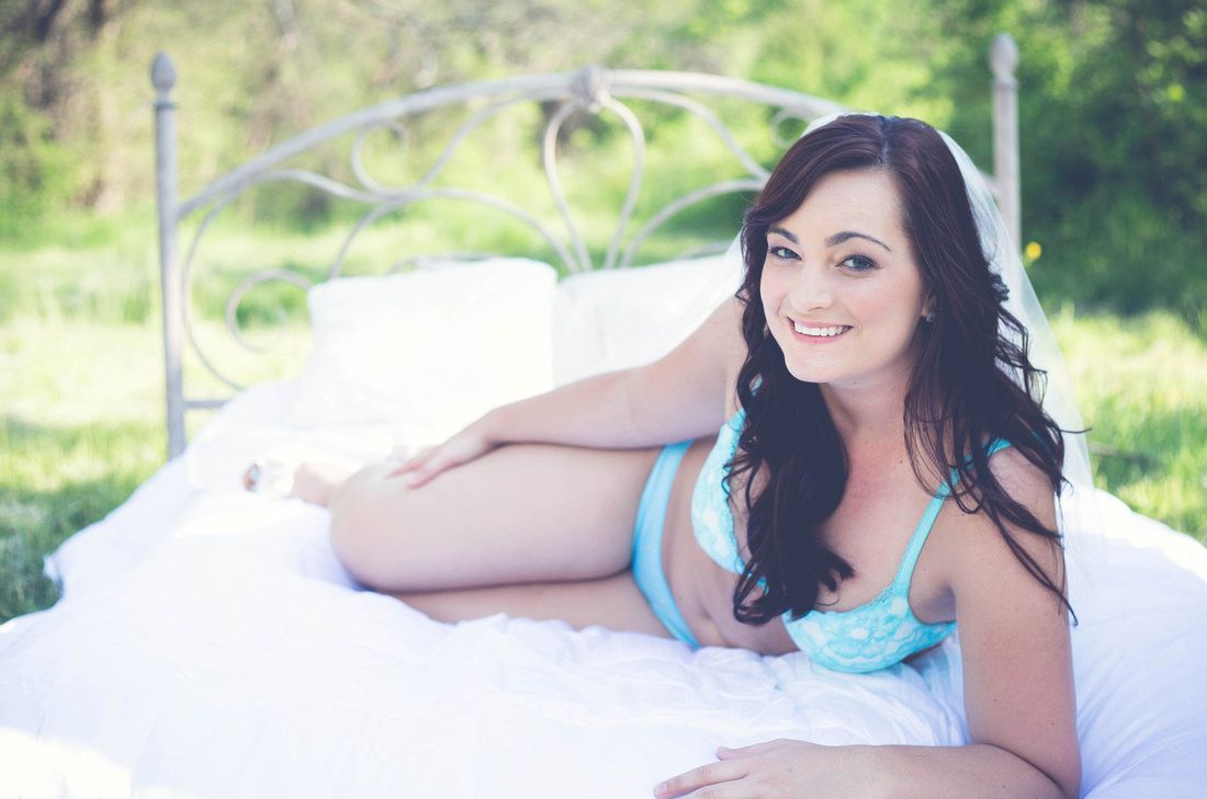 Bride has her bridesmaids join her for a boudoir shoot outdoors. Thanks to imgur for completely ...