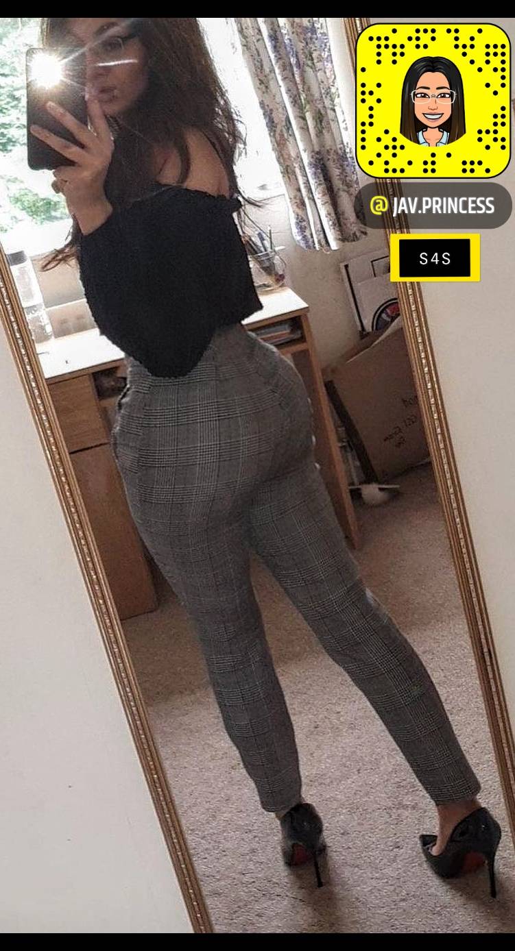 Brown girl with ass?? Impossible 😮 | Scrolller