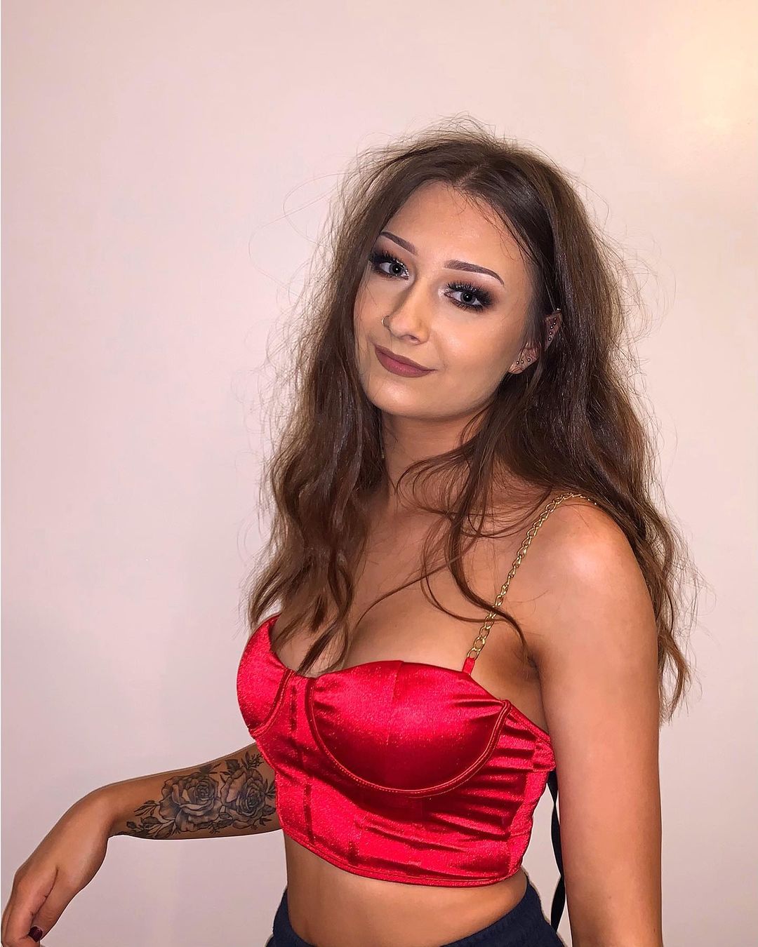 Brunette in red | Scrolller