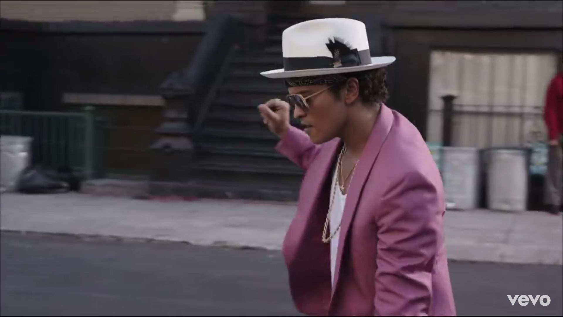 Bruno Mars dancing in front of MacLaren's in Uptown Funk. | Scrolller