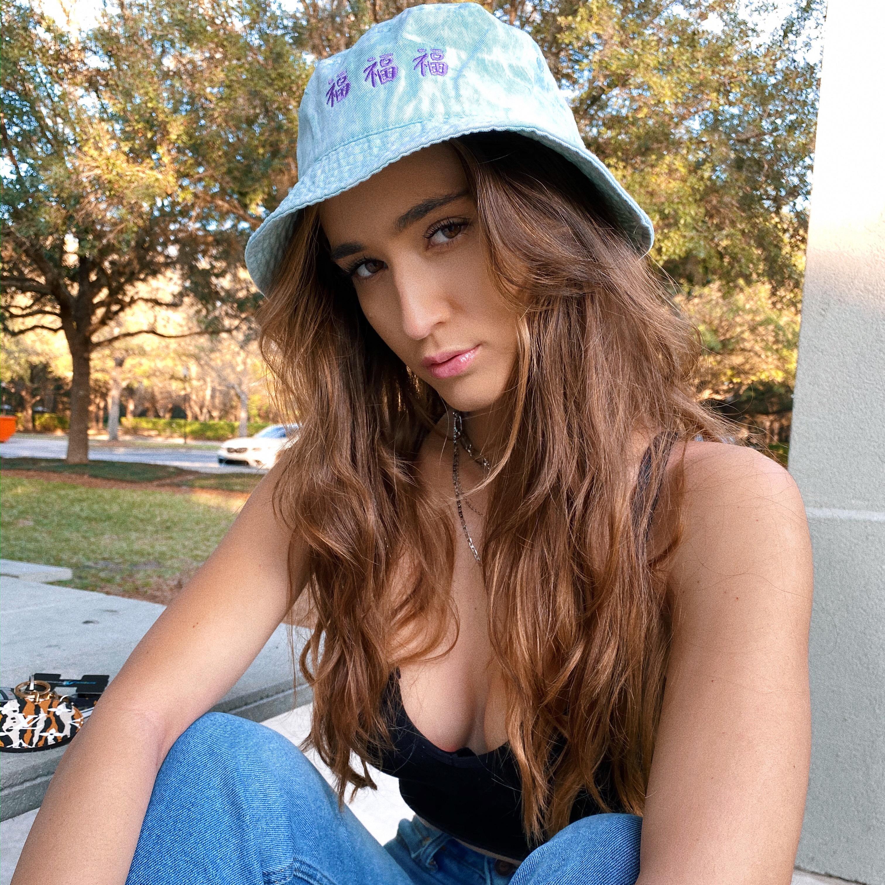 Bucket hat | Scrolller