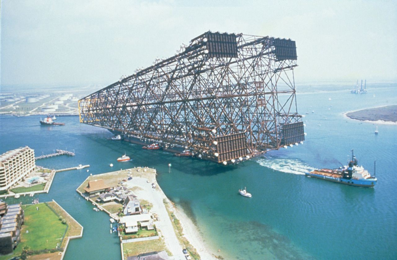 Bullwinkle oil platform | Scrolller