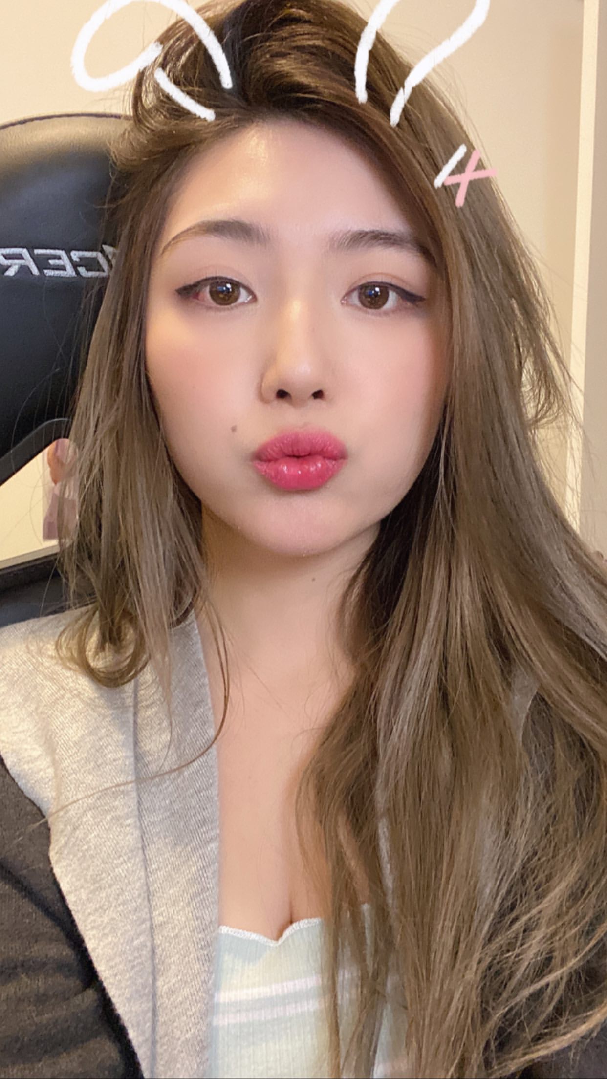 Bunny Janet Let me kiss ya | Scrolller