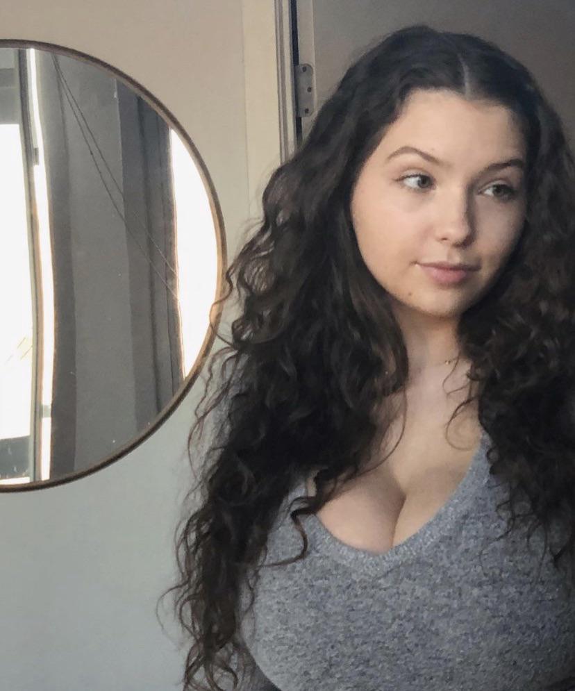 Busty & petite | Scrolller