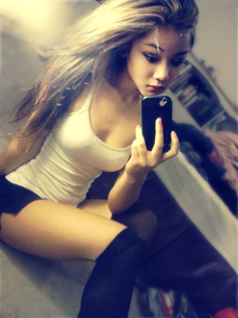 Busty and petite | Scrolller