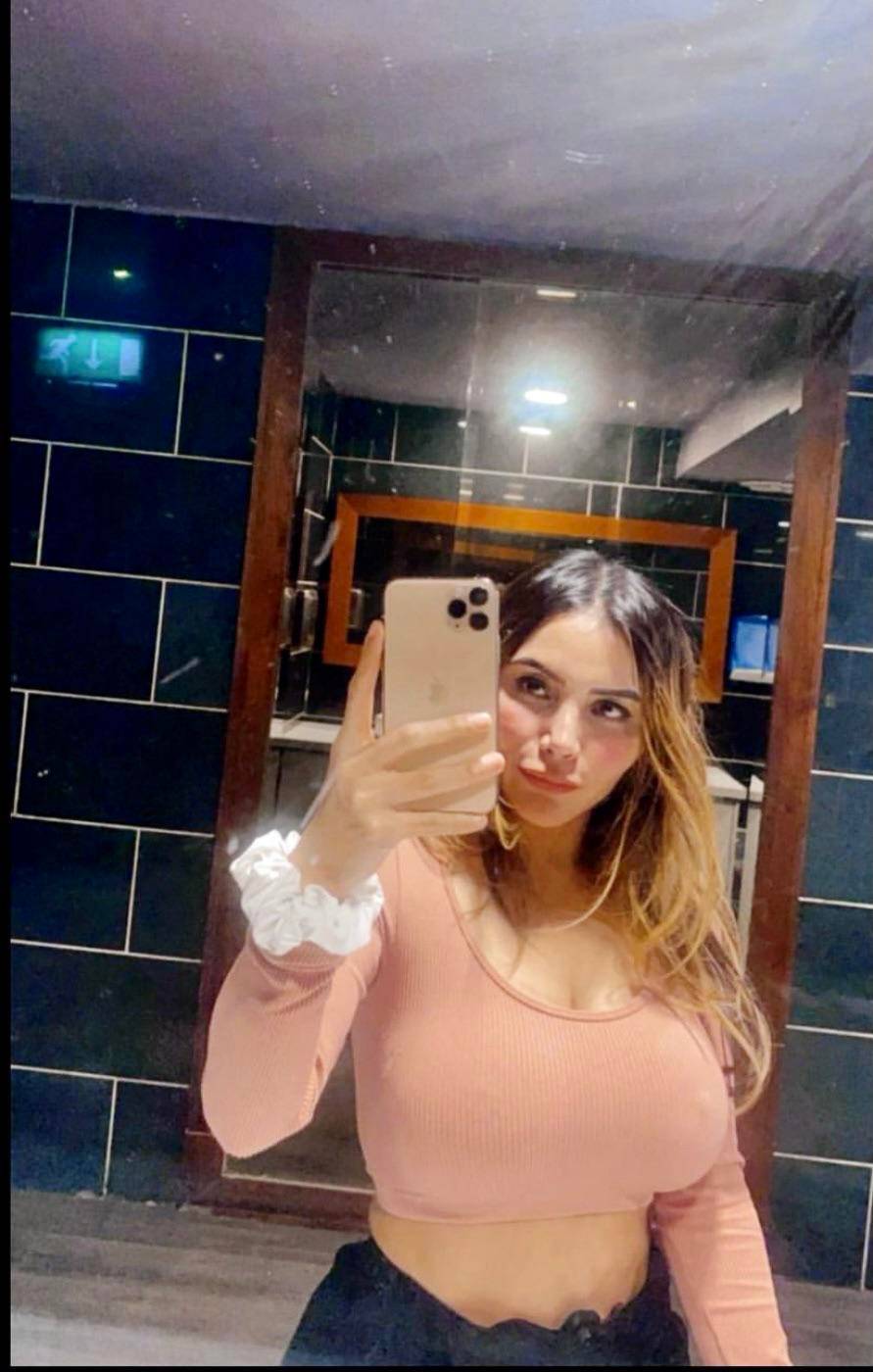 Busty bae | Scrolller