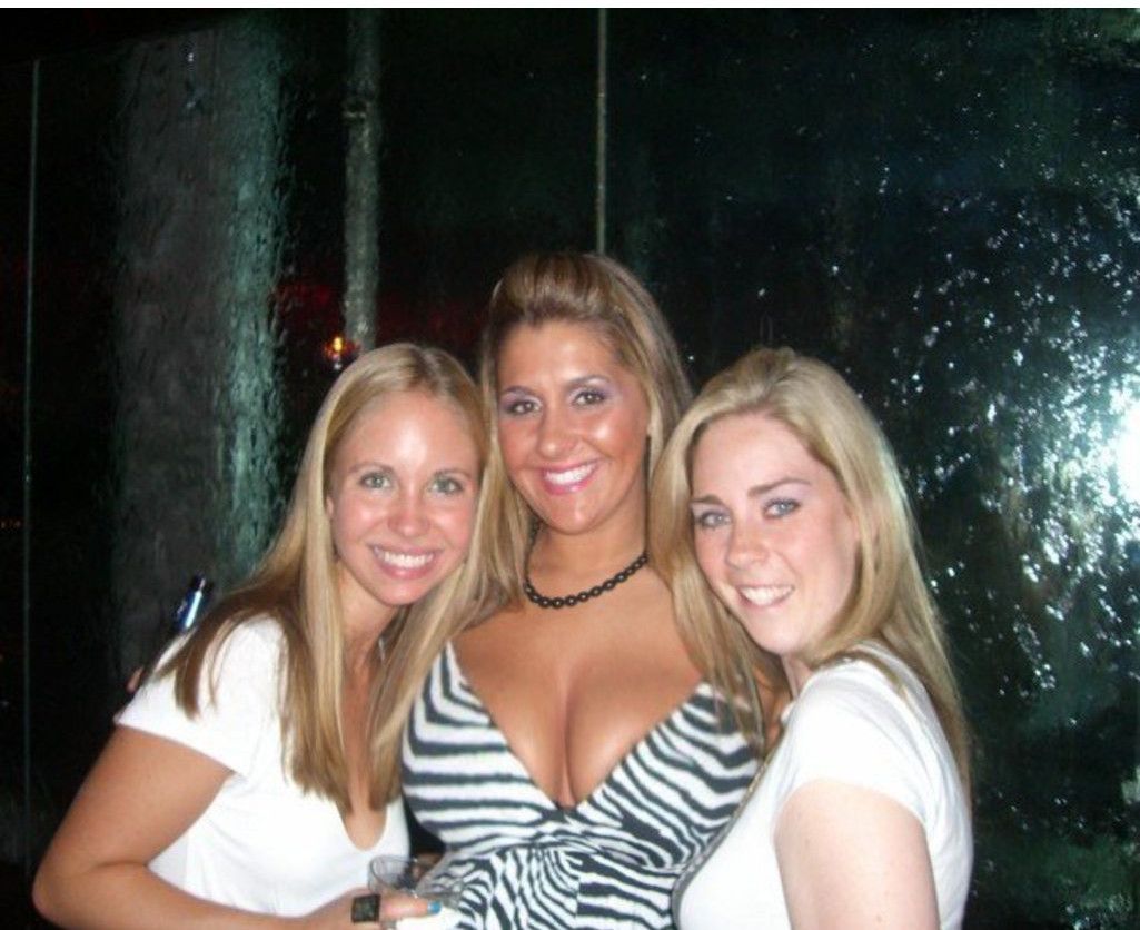 Busty Chelsea Austin | Scrolller