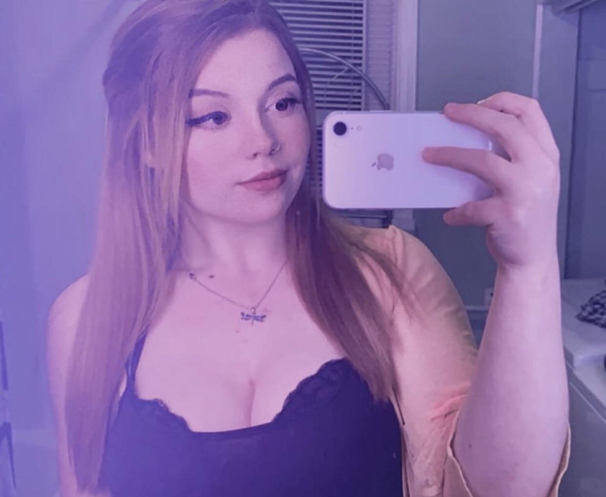 Busty friend | Scrolller