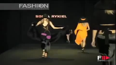 Busty Linda V | Scrolller