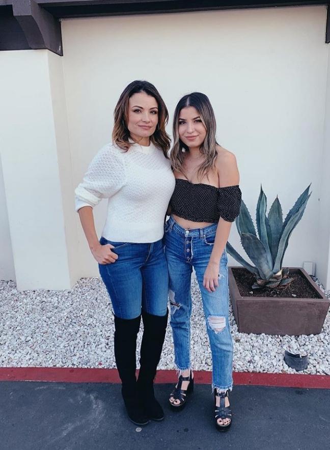 Busty Mom Or Spinner Daughter Scrolller