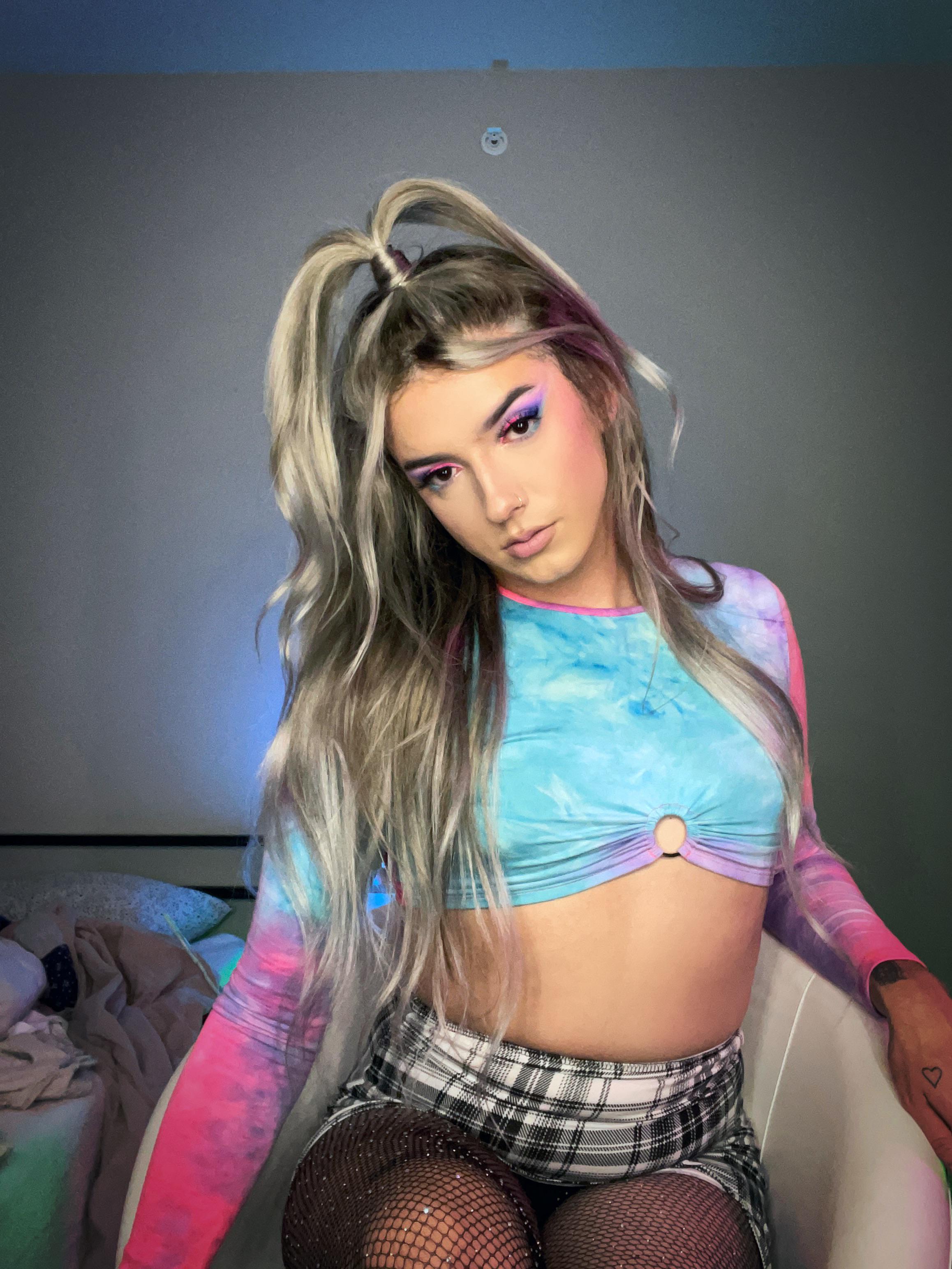 Call me Mistress Cloe 🖤💋 who can afford to serve me? | Scrolller