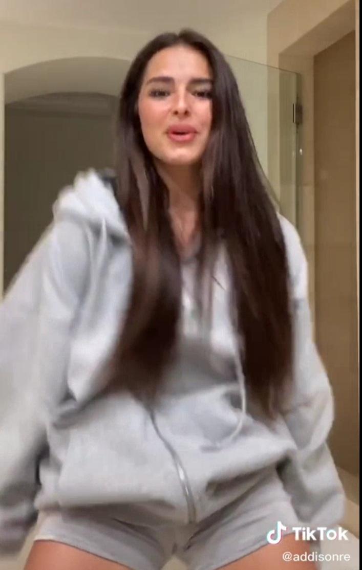 cameltoe🥵 | Scrolller