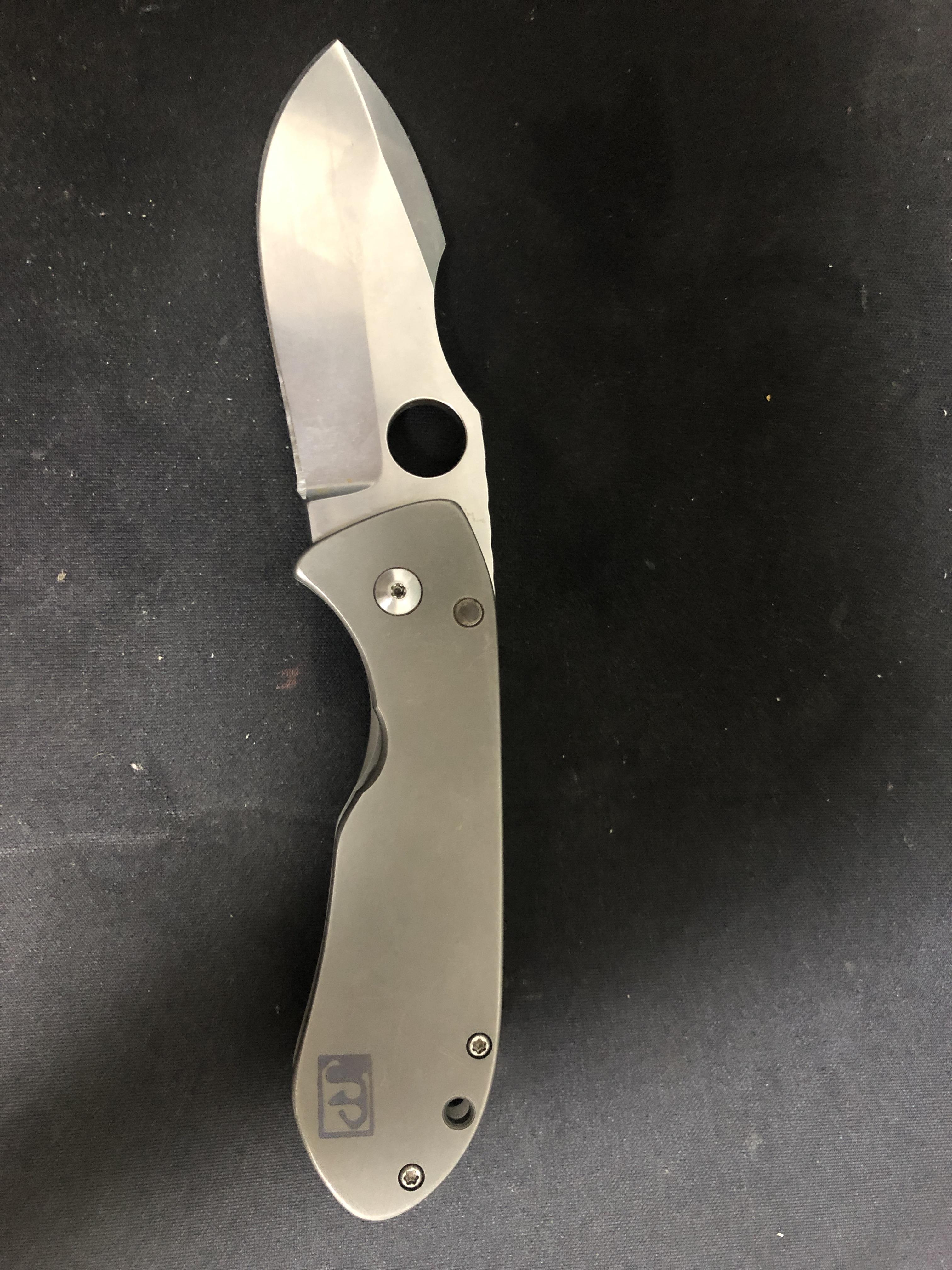Can anybody help ID this knife? | Scrolller