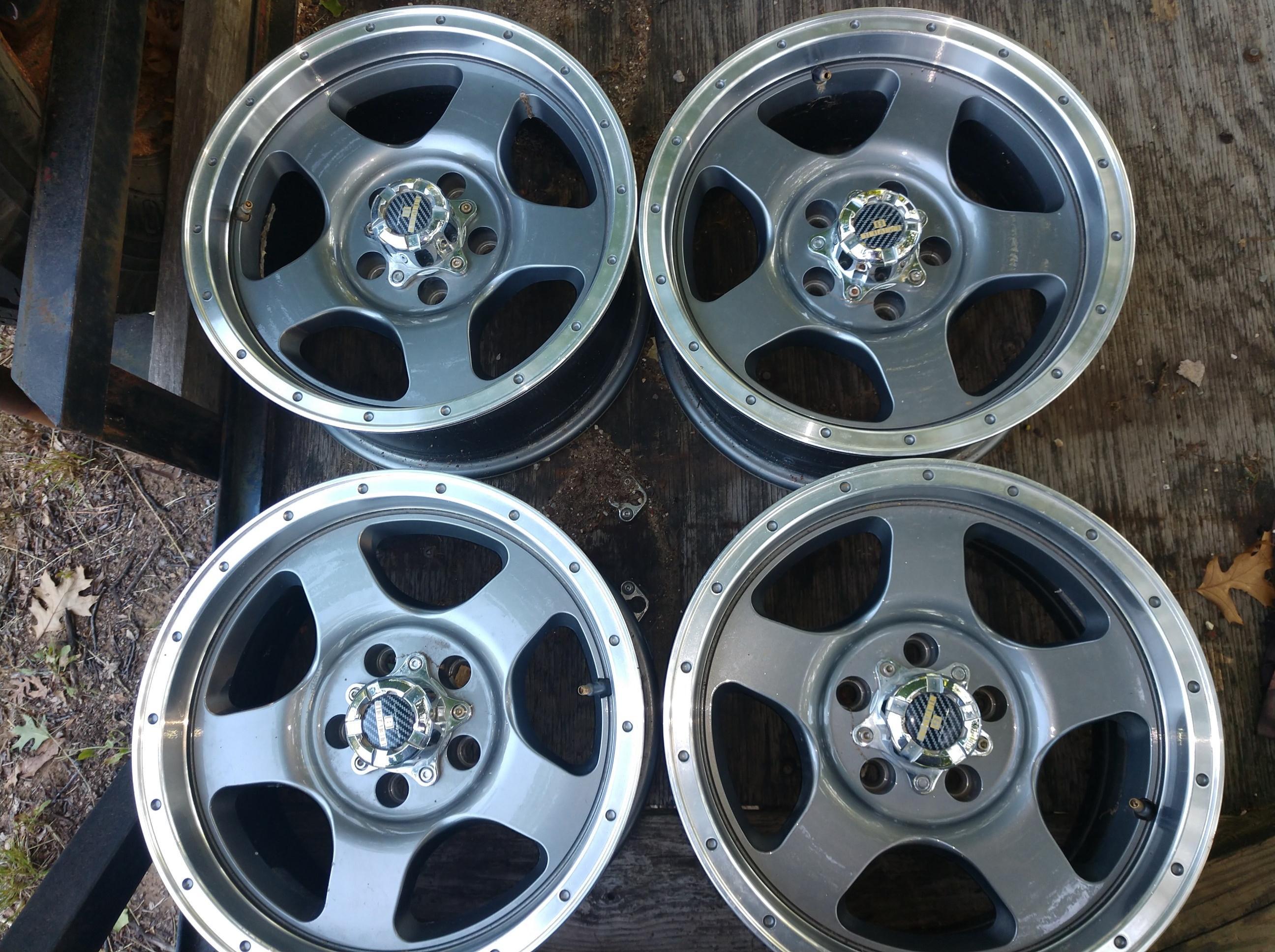 can anyone identify these wheels? putting them on my exploder | Scrolller