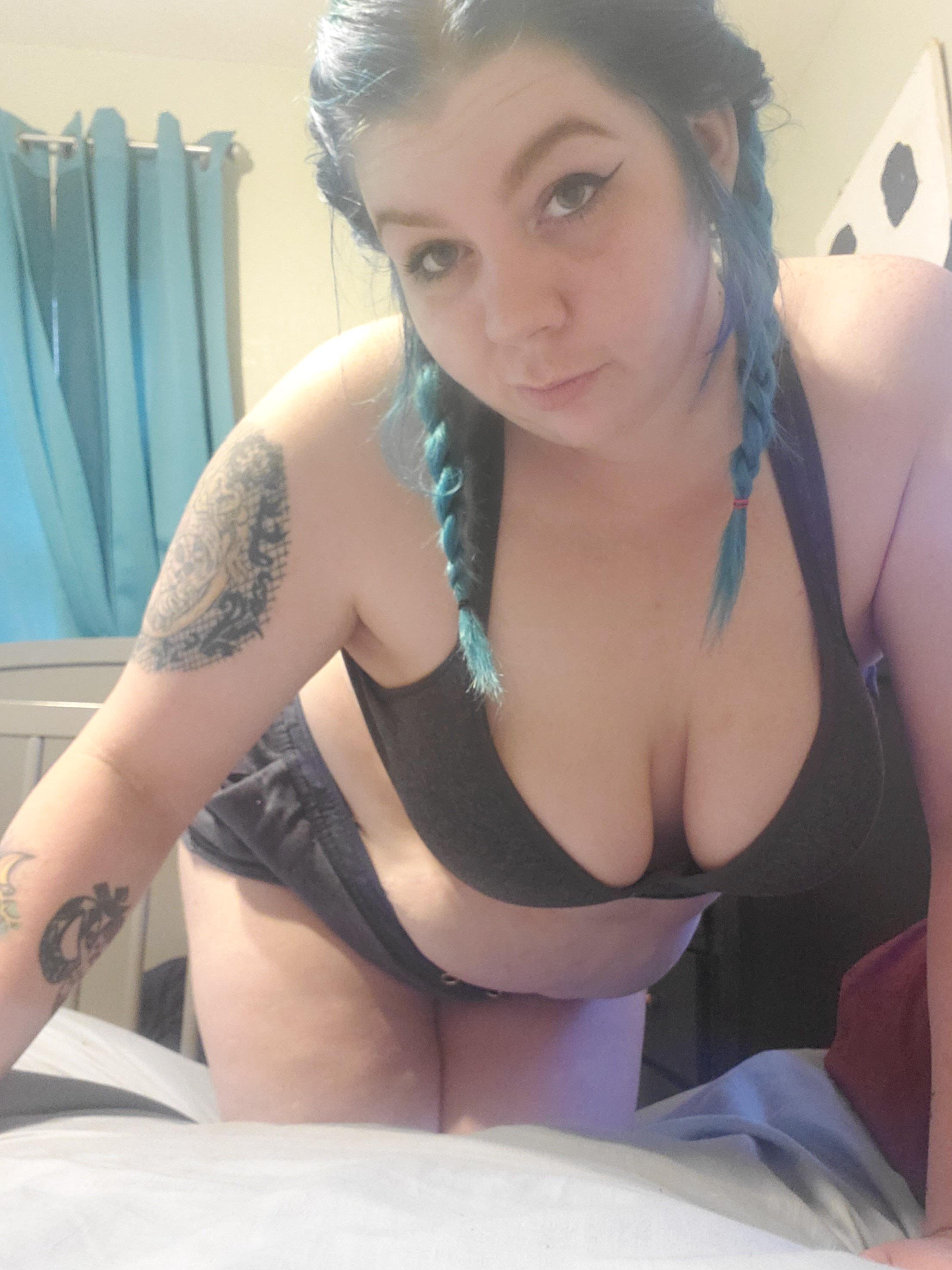 Can I crawl on you ;) | Scrolller