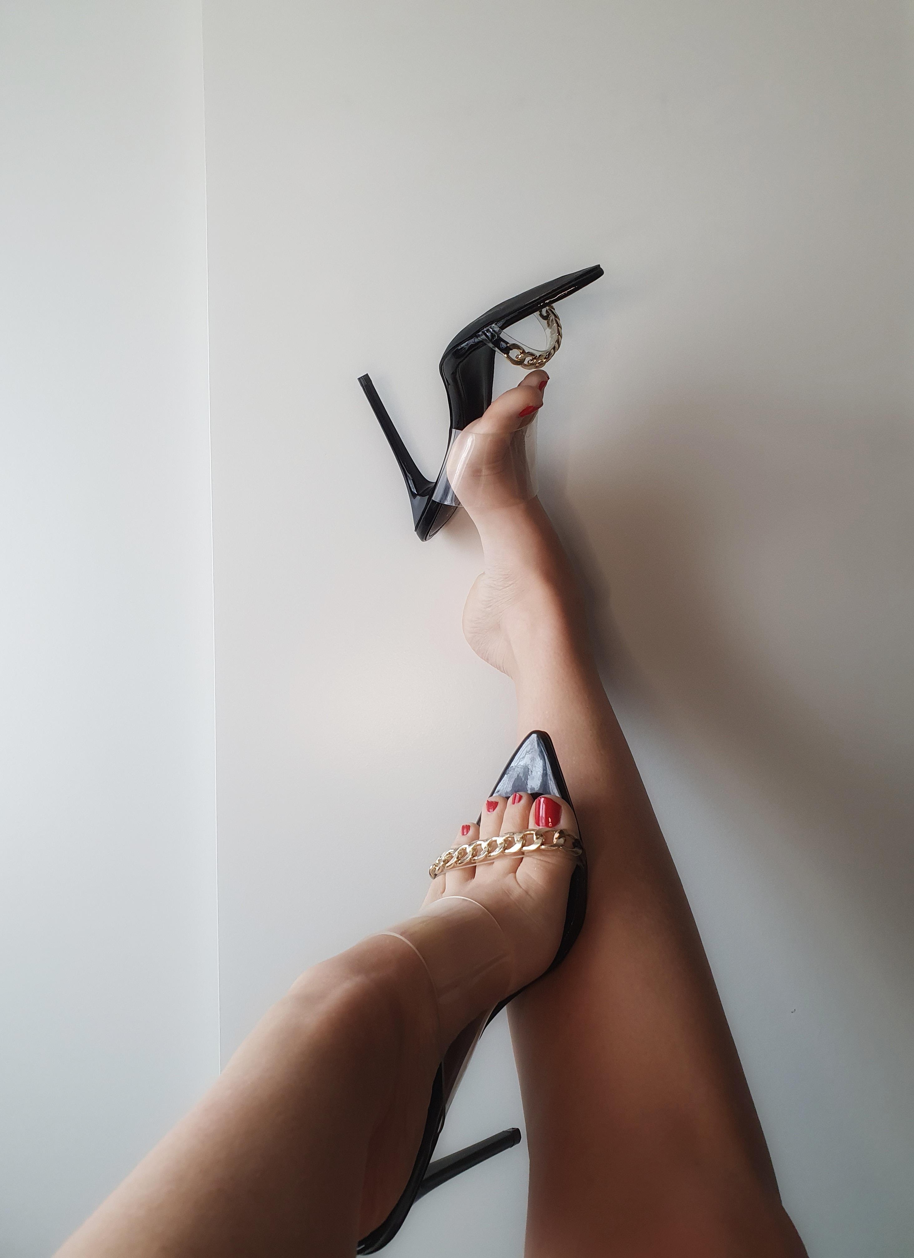 Can I dangle this here? 🥺 | Scrolller