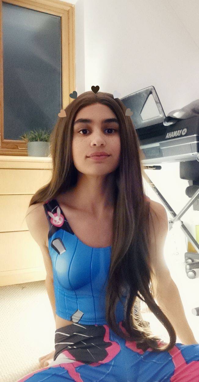 Can I have headpats?🥺 | Scrolller