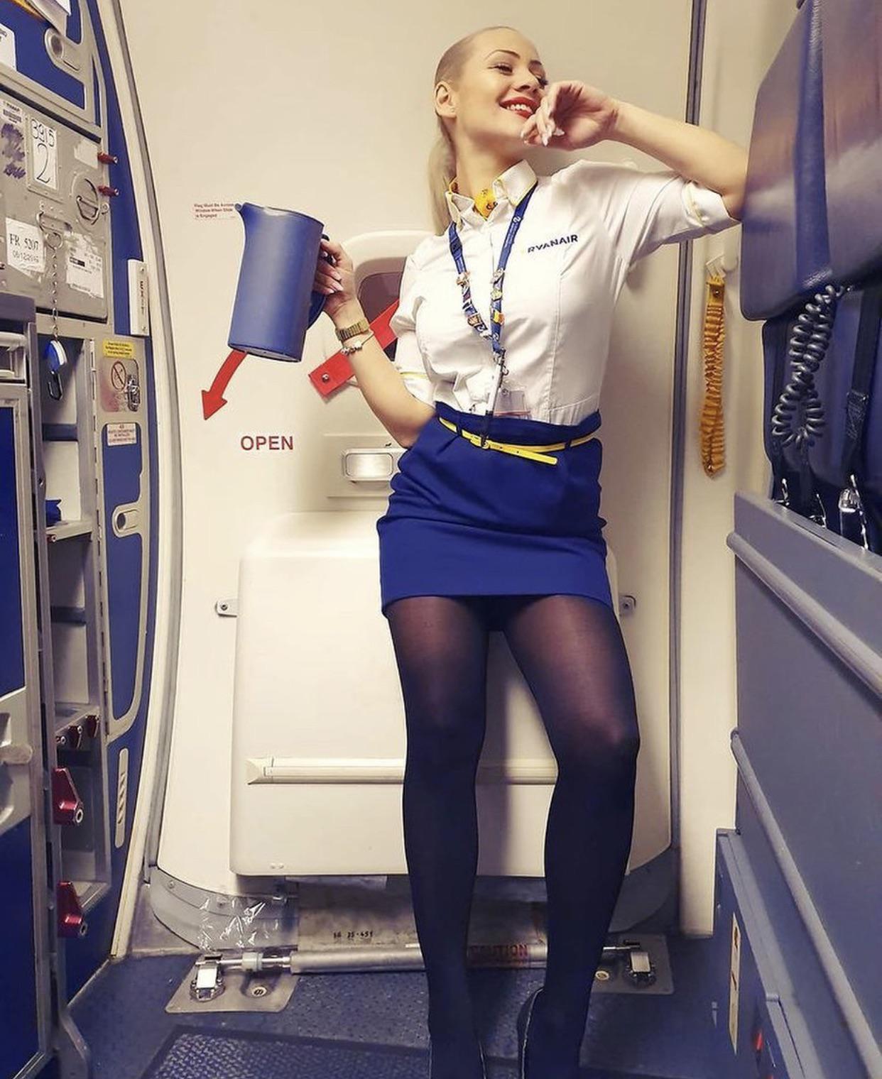 Can she get you a refill? | Scrolller