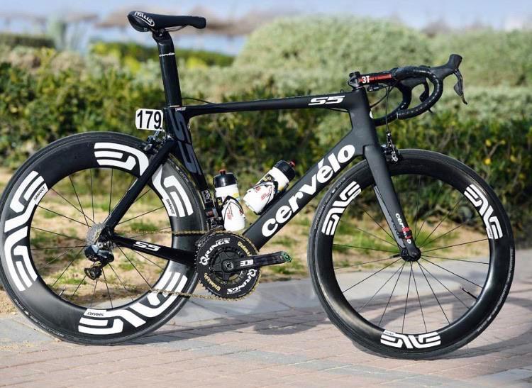 Can someone explain why so many setups have a deeper section wheel in the back than in the front ...