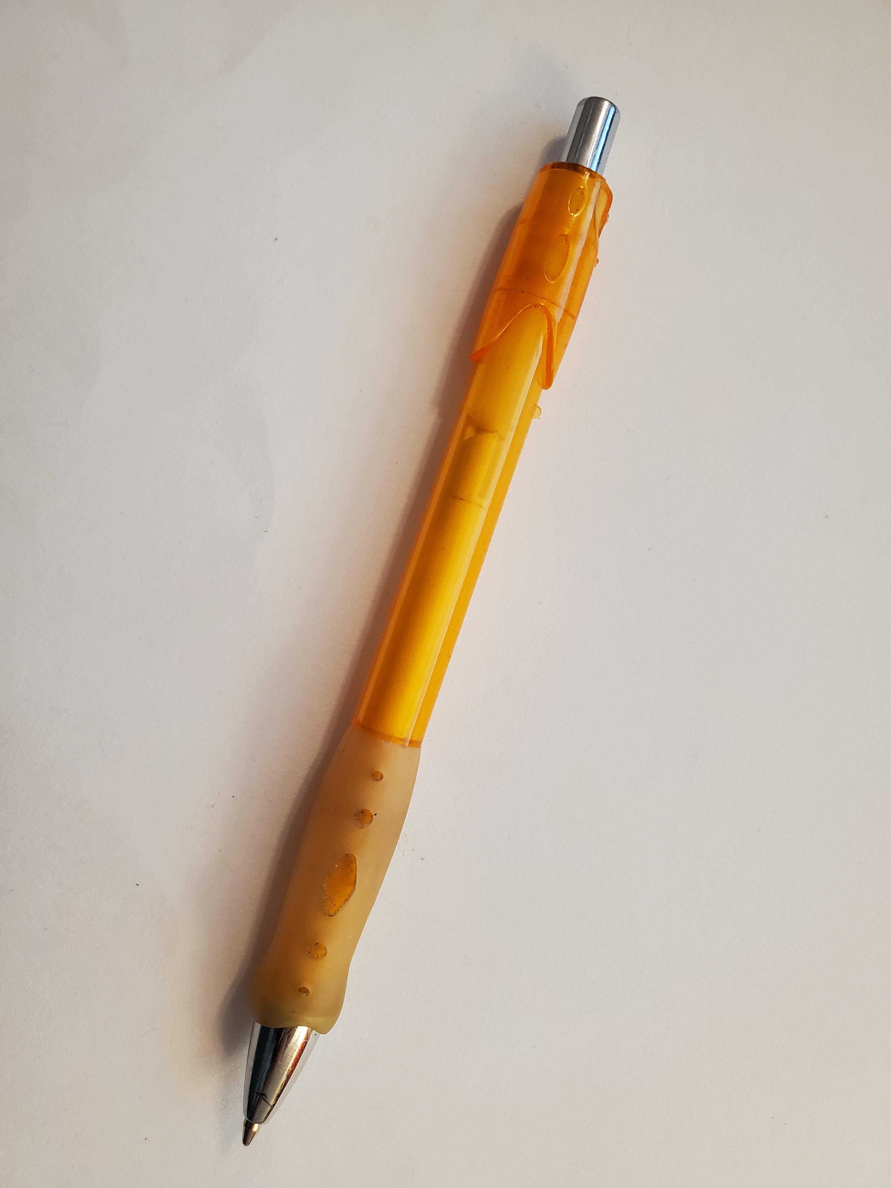 Can someone help me identify this pen? | Scrolller
