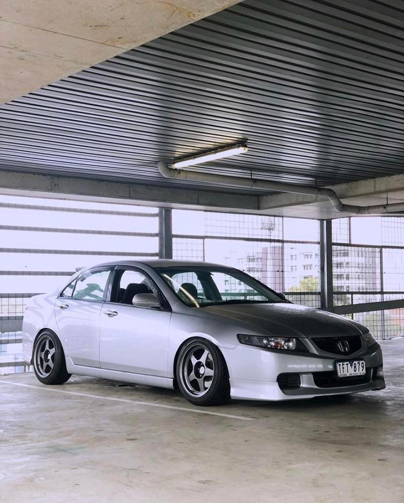 Can someone please help me identify these rims? | Scrolller