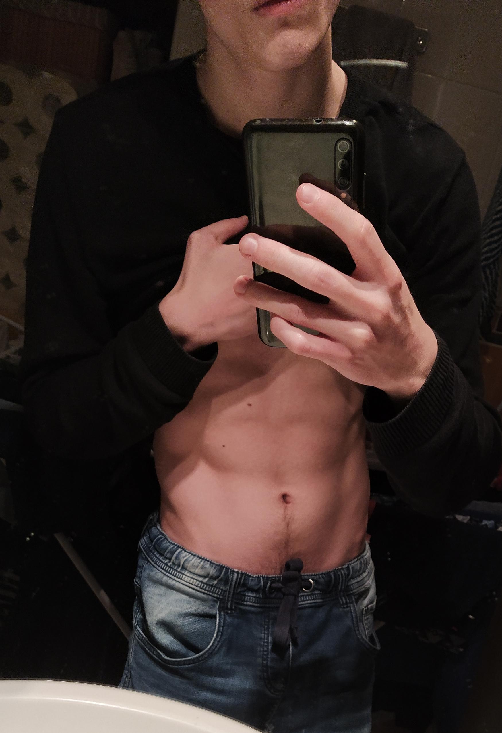 21 yr old cub. Looking for my cougar. Dm's open | Scrolller