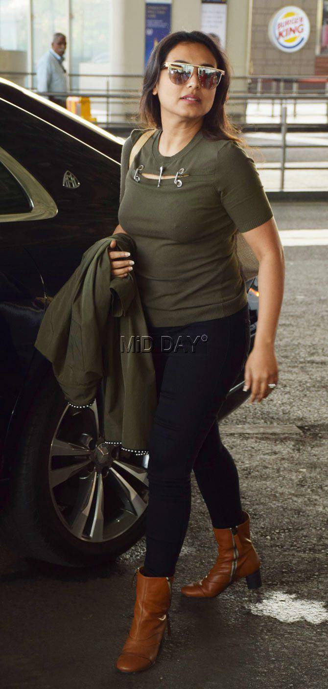 Can you spot (.)(.) Rani Mukherjee | Scrolller