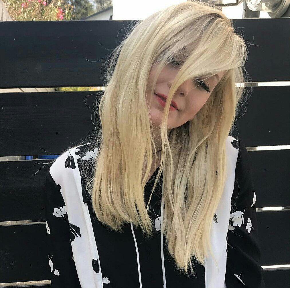 Captivating beauty. | Scrolller