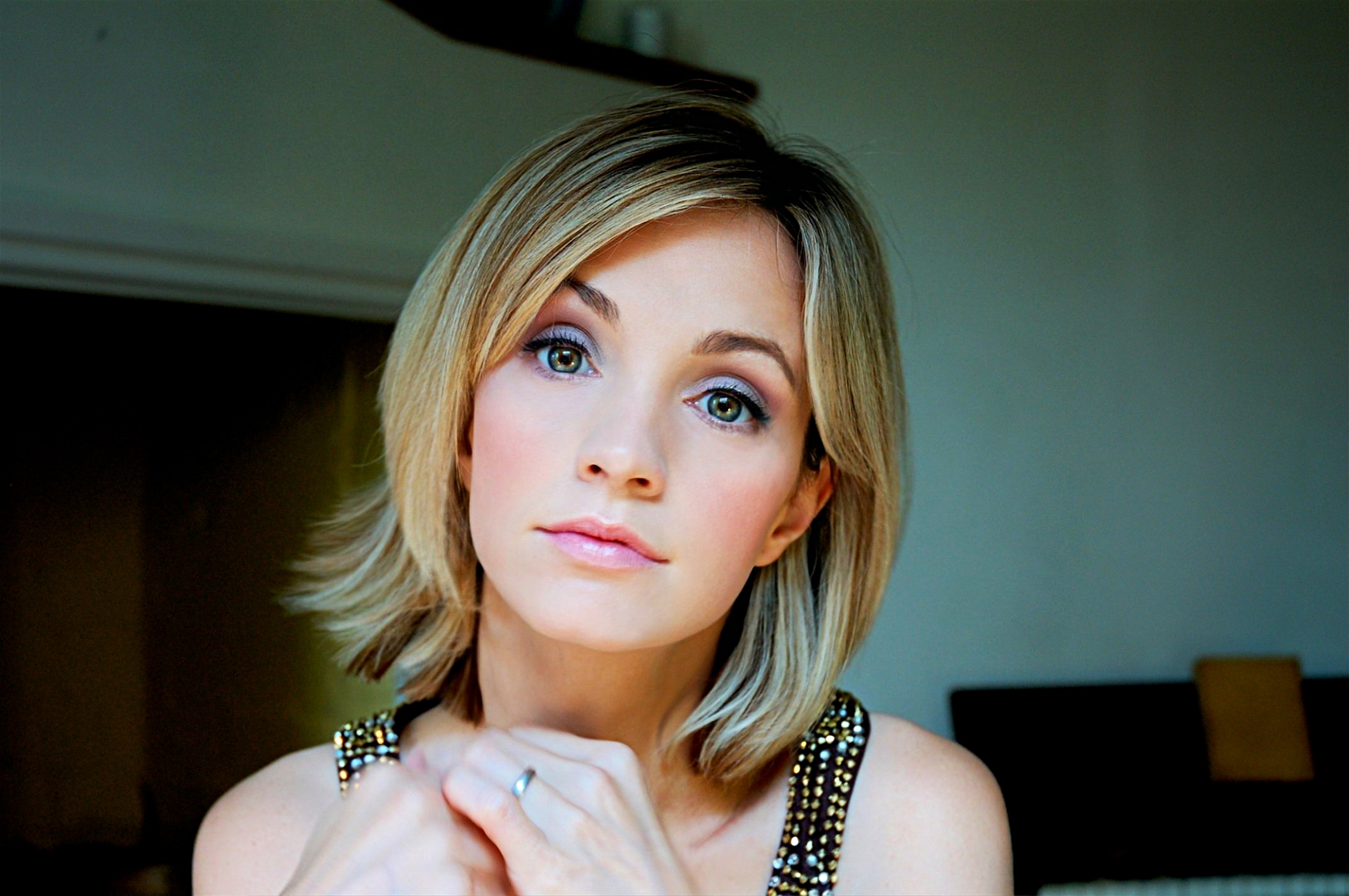 Cara Dillon | Scrolller