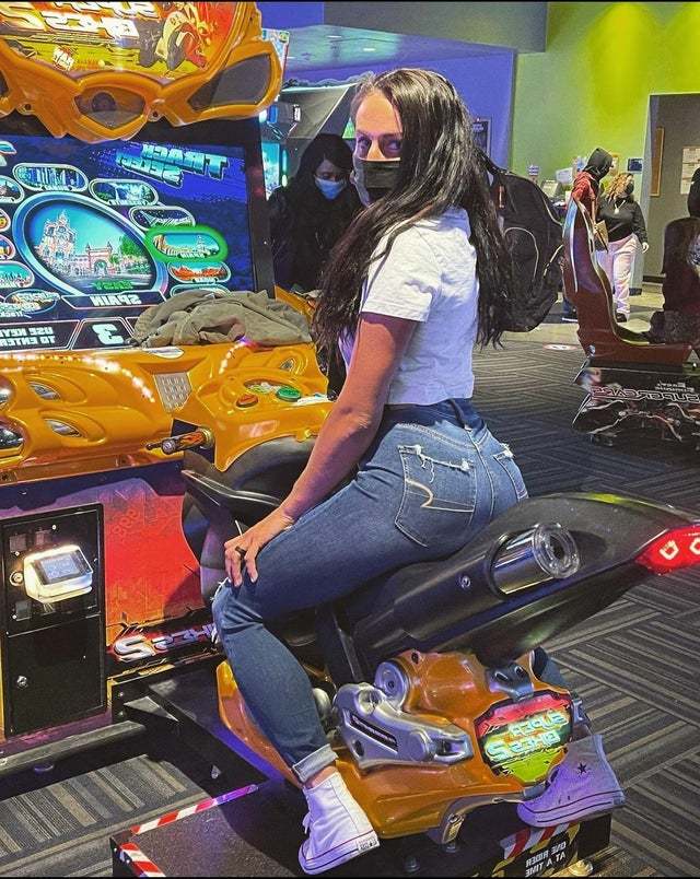 Casey O'Neill | Scrolller