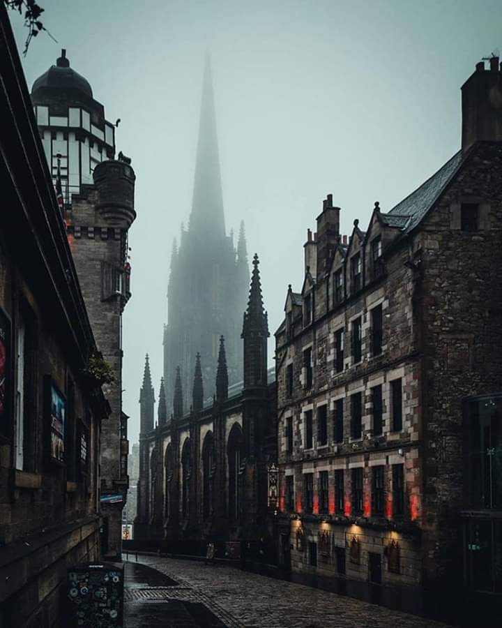 Castlehill, Edinburgh, Scotland | Scrolller
