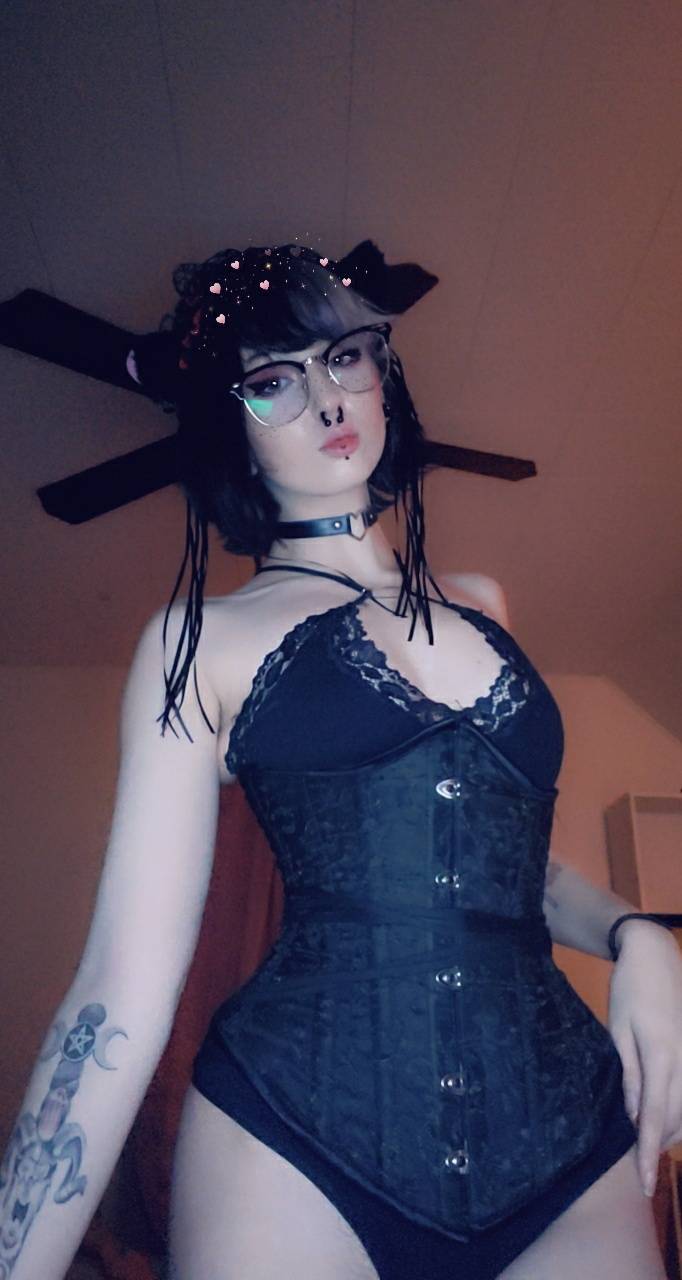 Cat ears and corset 🥰 | Scrolller