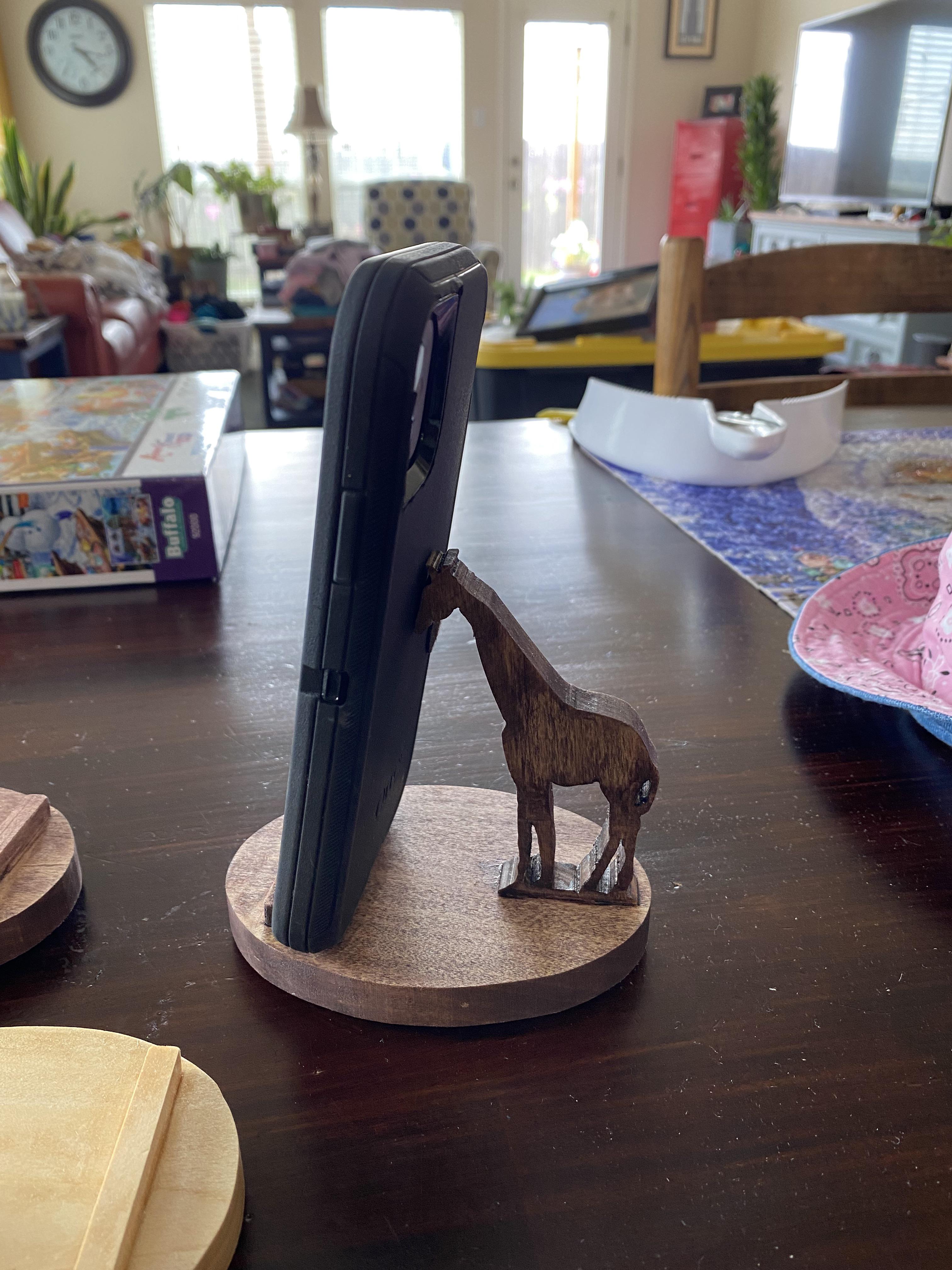 Cell phone stand | Scrolller