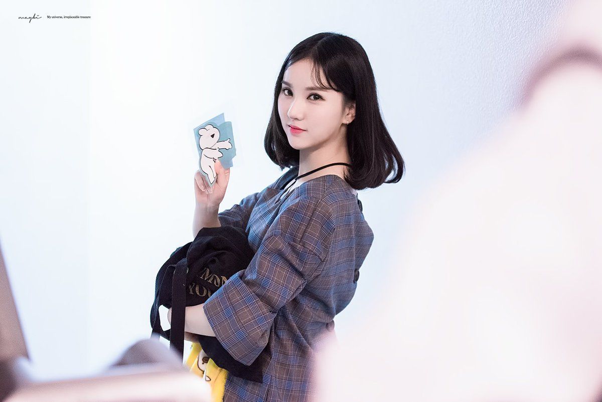 CELuv.tv Interview Eunha | Scrolller