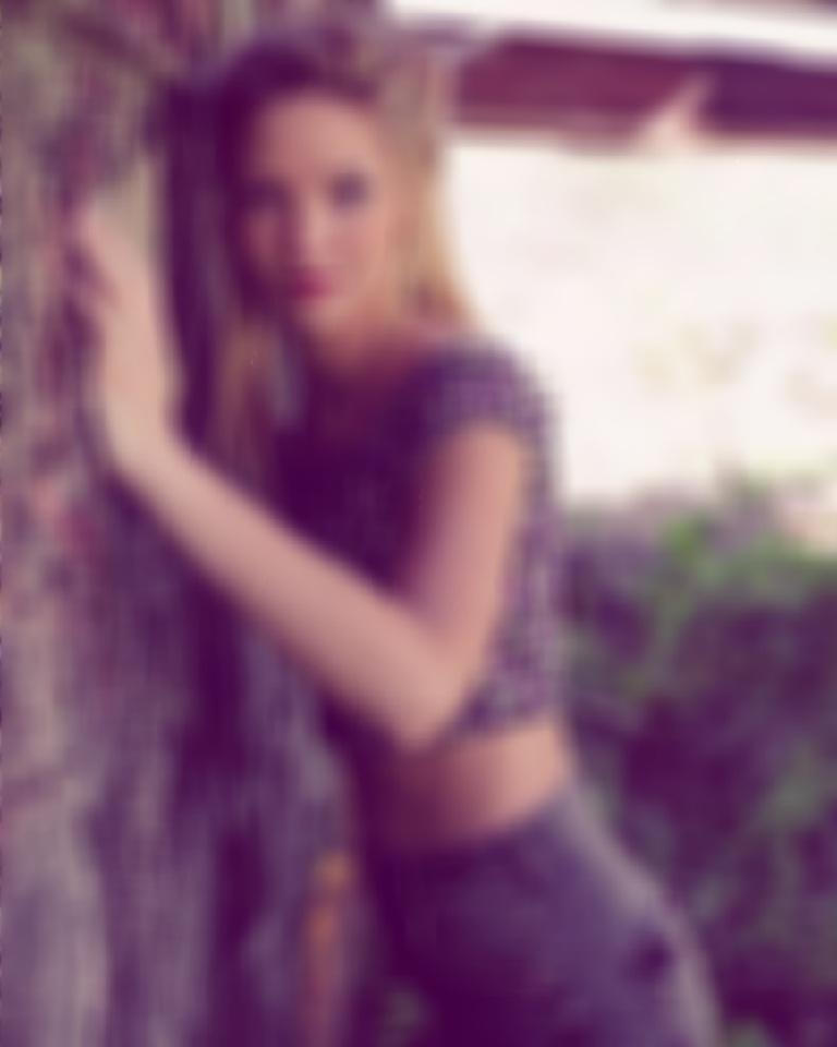 Charline W. | Scrolller