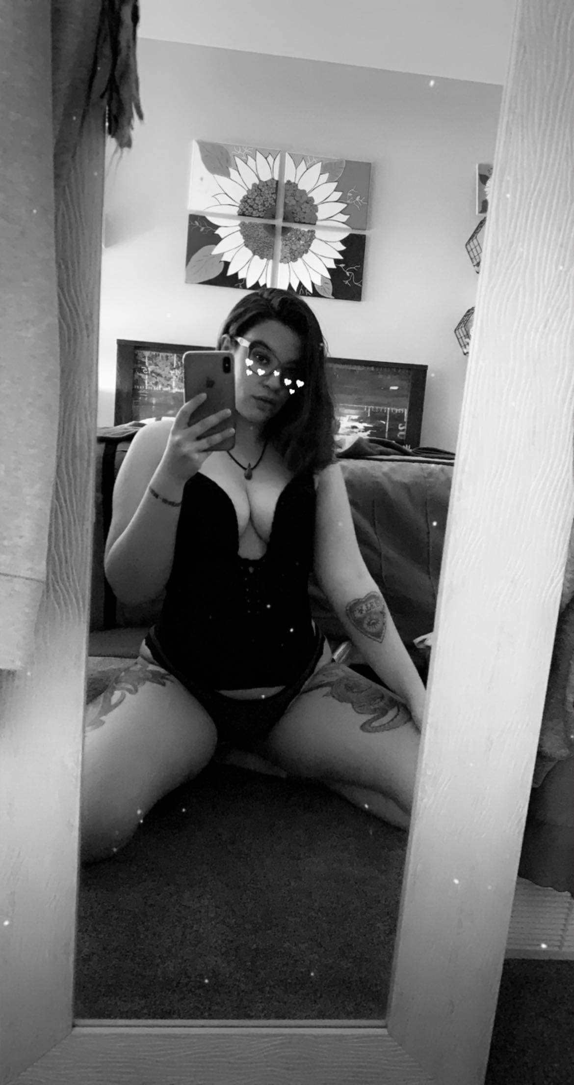 Check out mistress sun vine 8$ 3 girls 1 account 🤫 | Scrolller