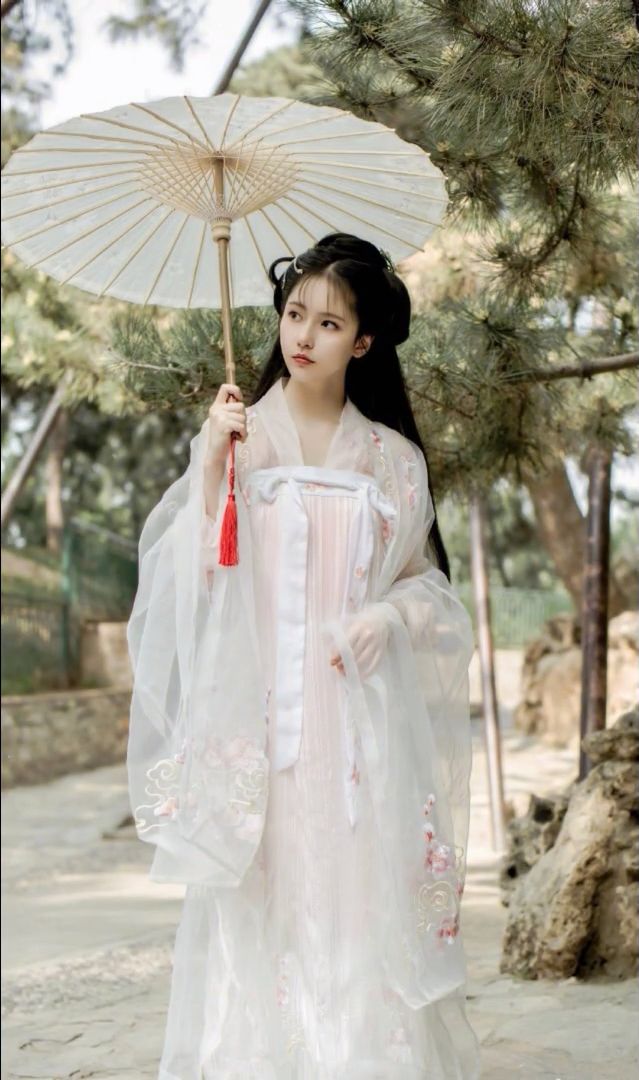 Chengguo, she really beautiful in Hanfu | Scrolller