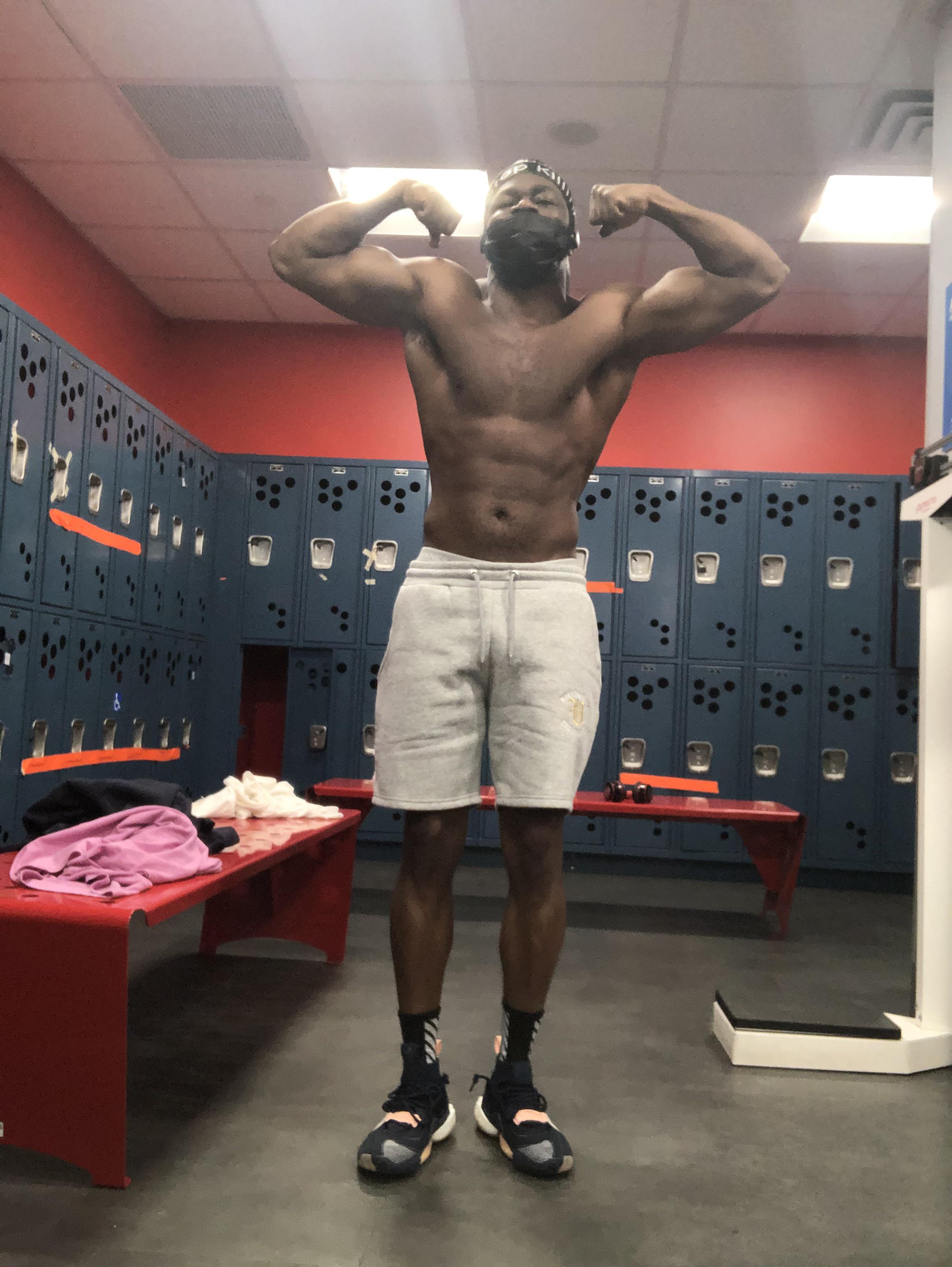 Chest Day, lay your (M)y shoulders | Scrolller