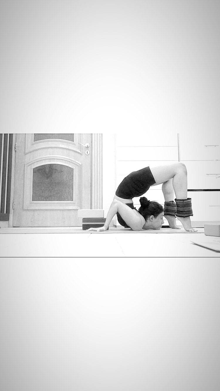 Cheststand with ankle weight | Scrolller