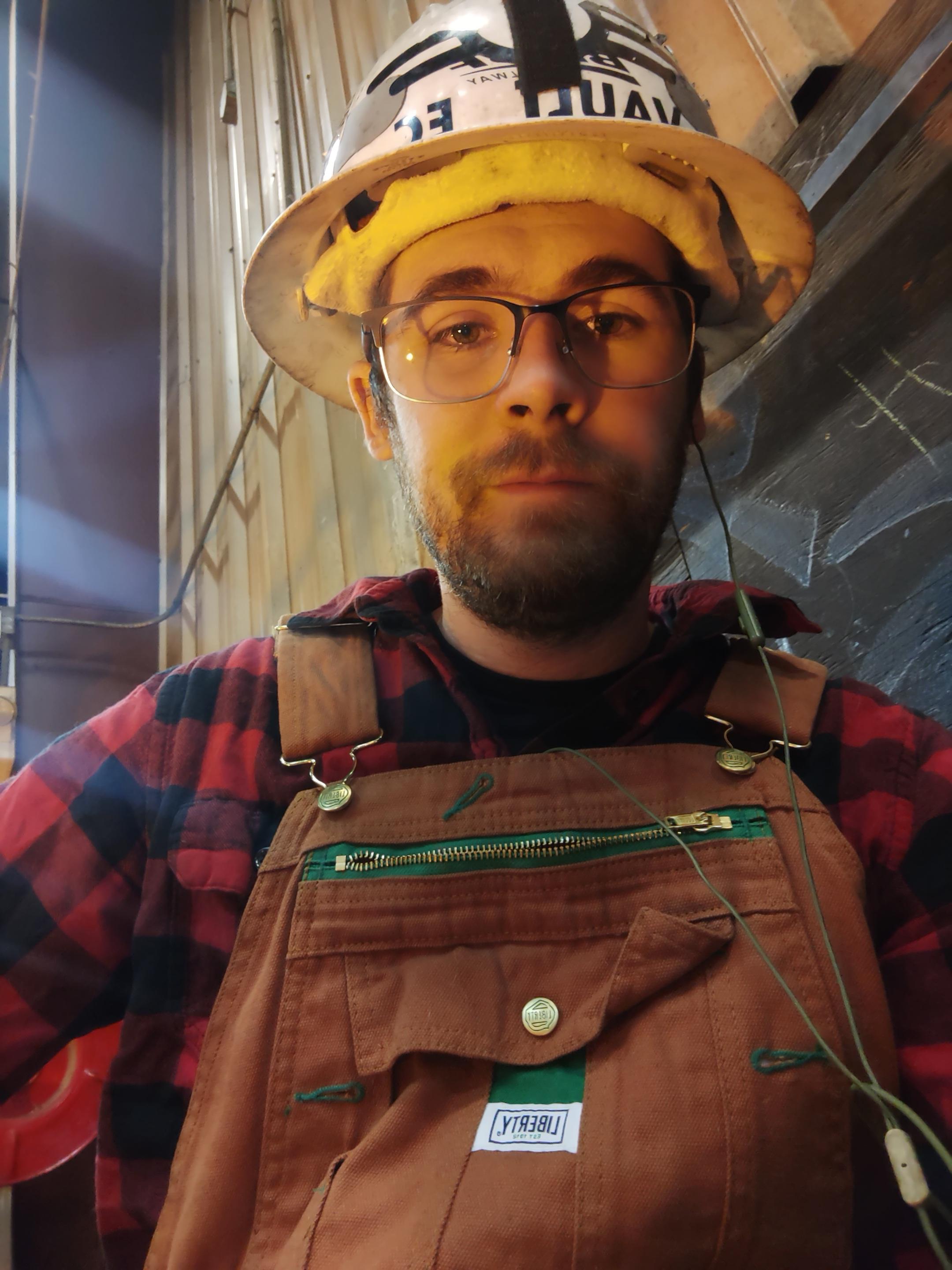 Chilling at work long night! | Scrolller