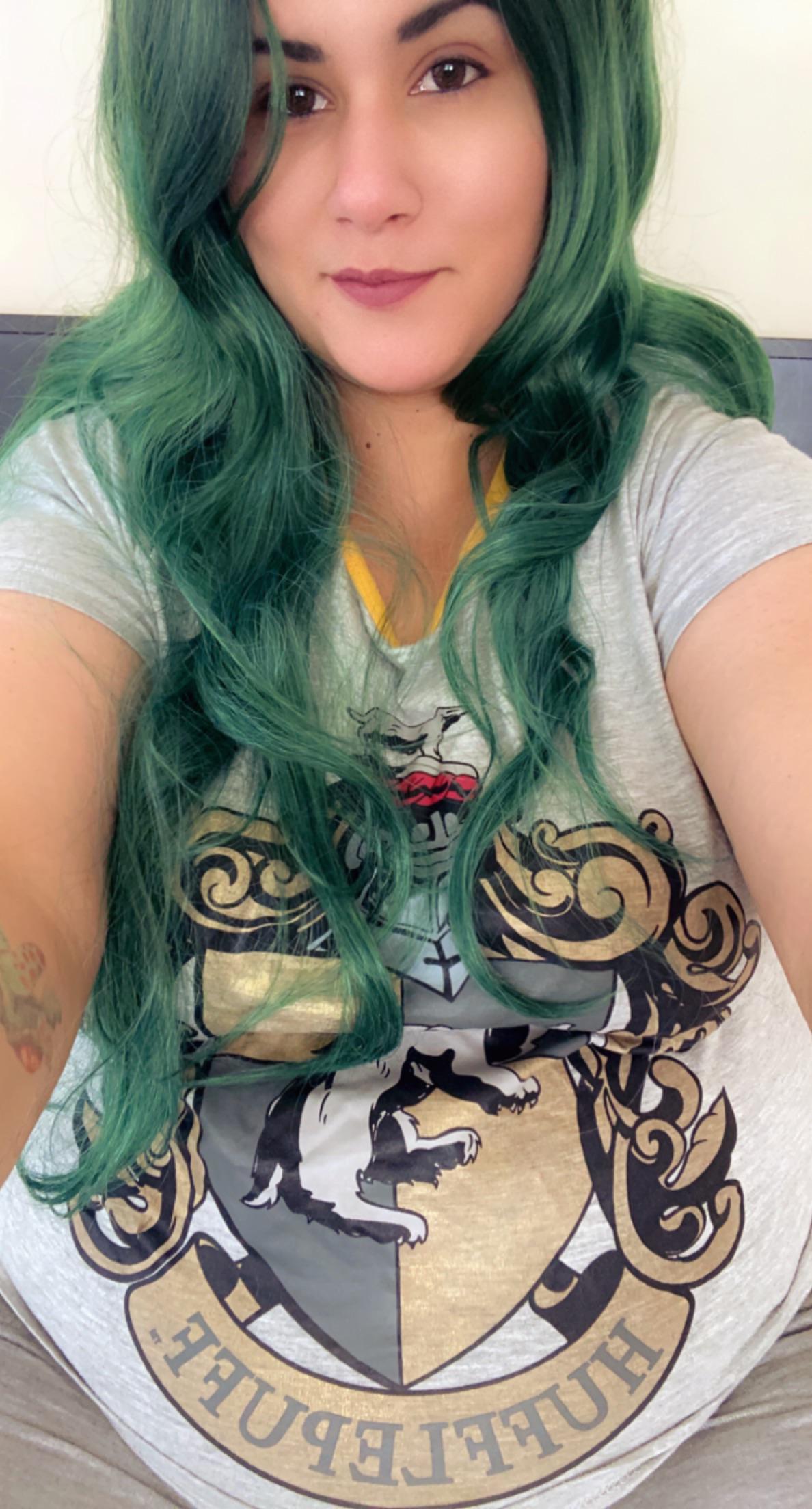 Chilling in my bed, Hufflepuff forever! 💛 | Scrolller