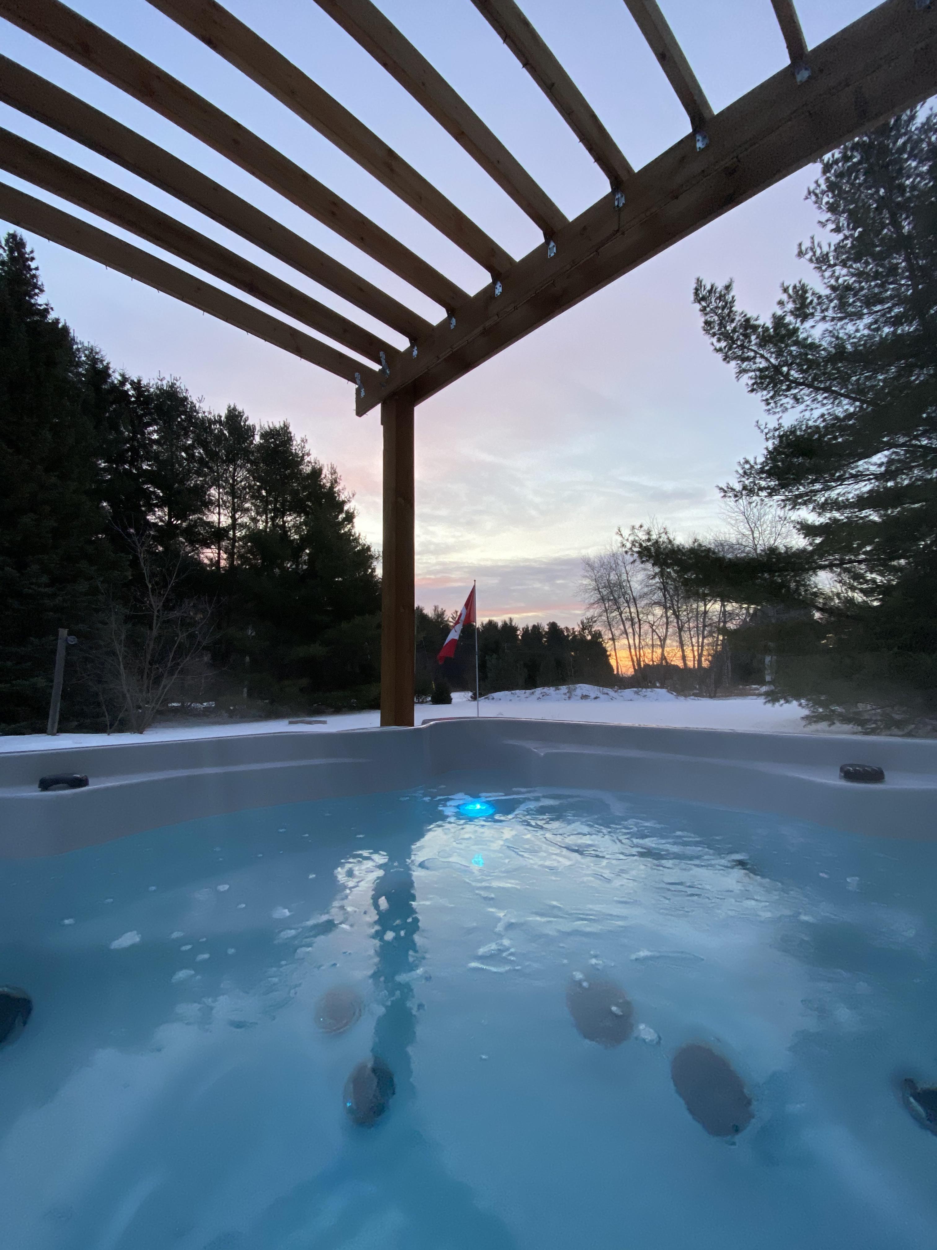 Chilly sunrise in the tub | Scrolller
