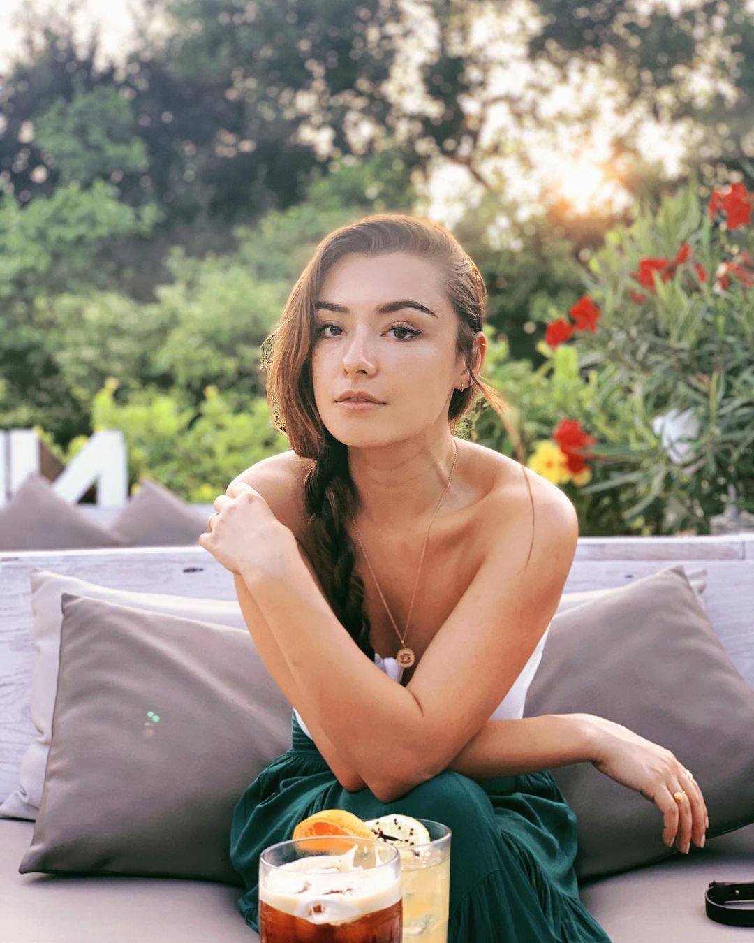 Yana Demeester | Scrolller