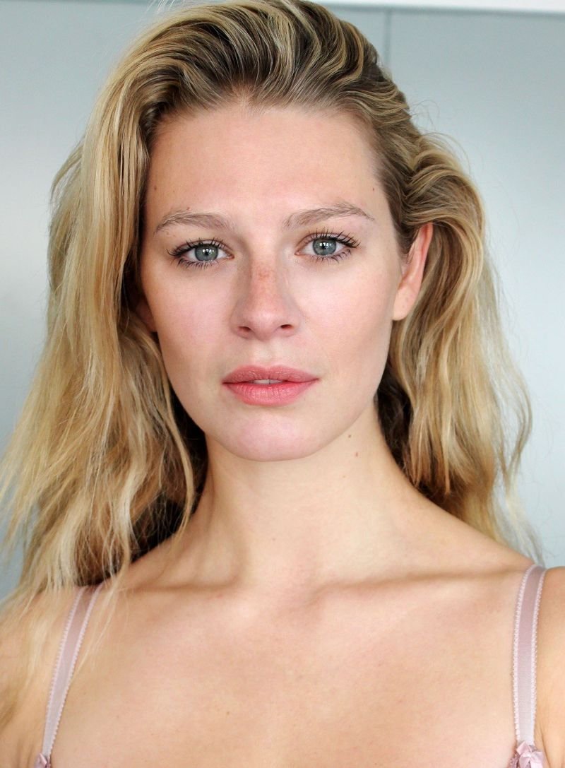 Chloe Hayward Scrolller