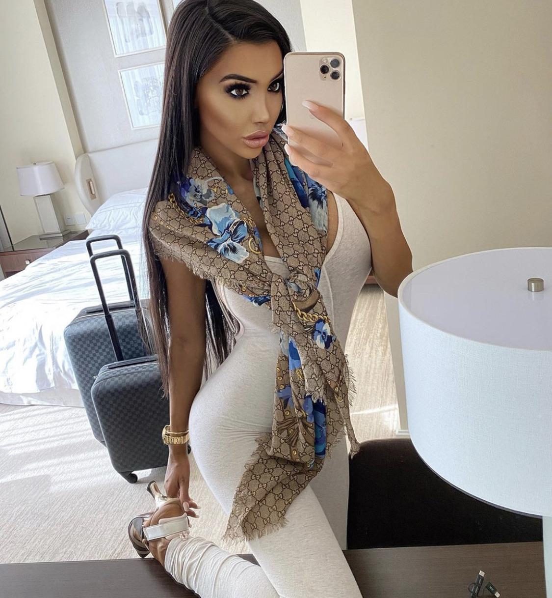 Chloe Khan | Scrolller