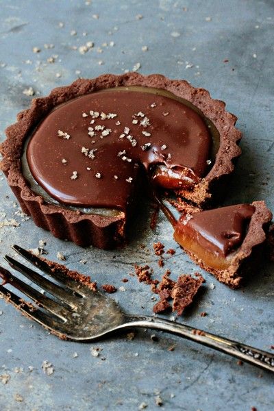 Chocolate Caramel Tarts [400x600] | Scrolller