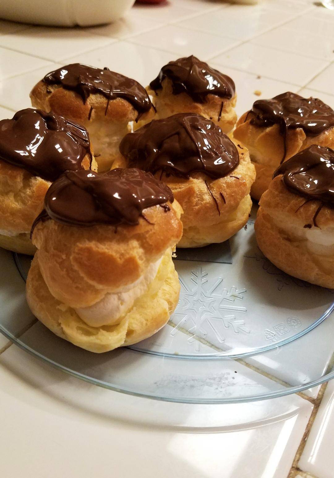 Chocolate covered cream puffs | Scrolller
