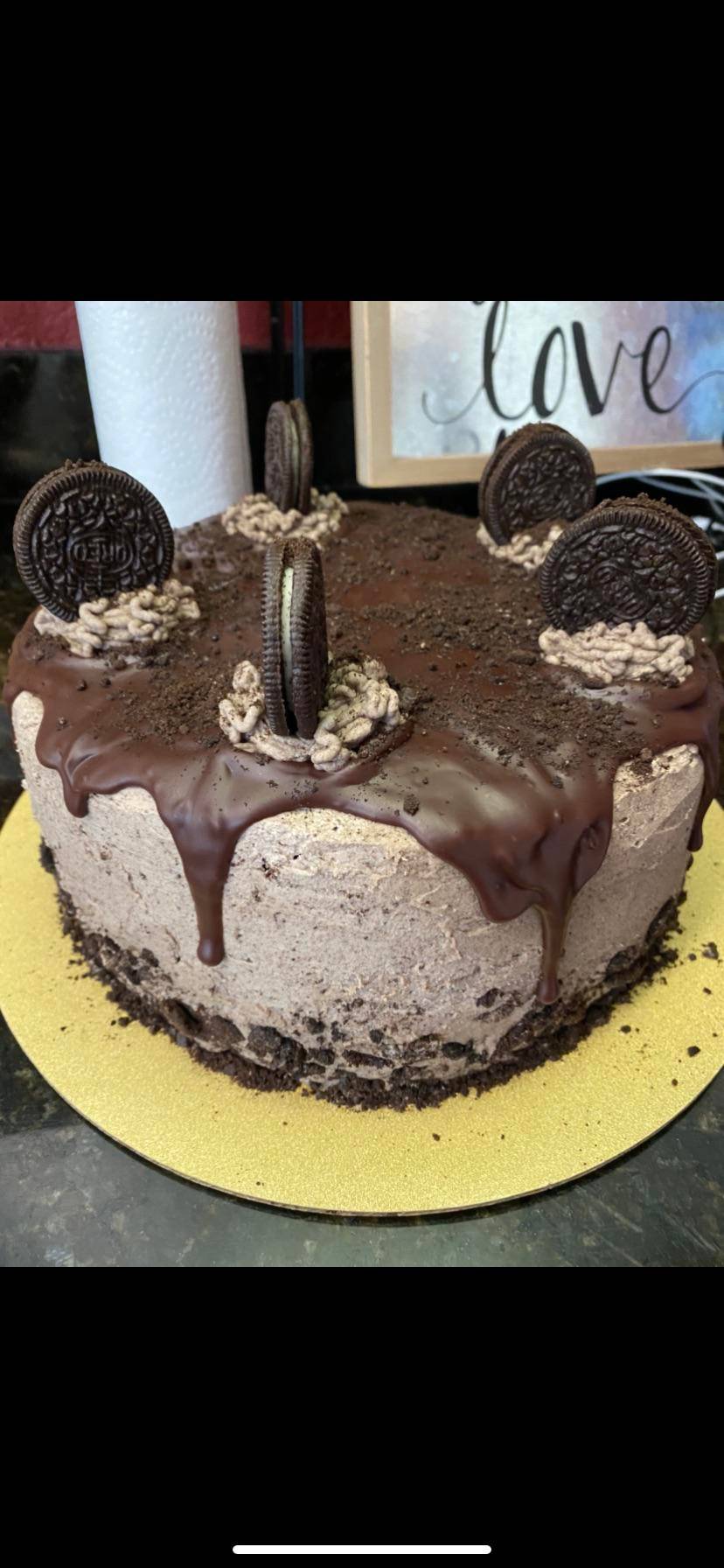 Chocolate Oreo cake with Oreo buttercream and ganache on top | Scrolller