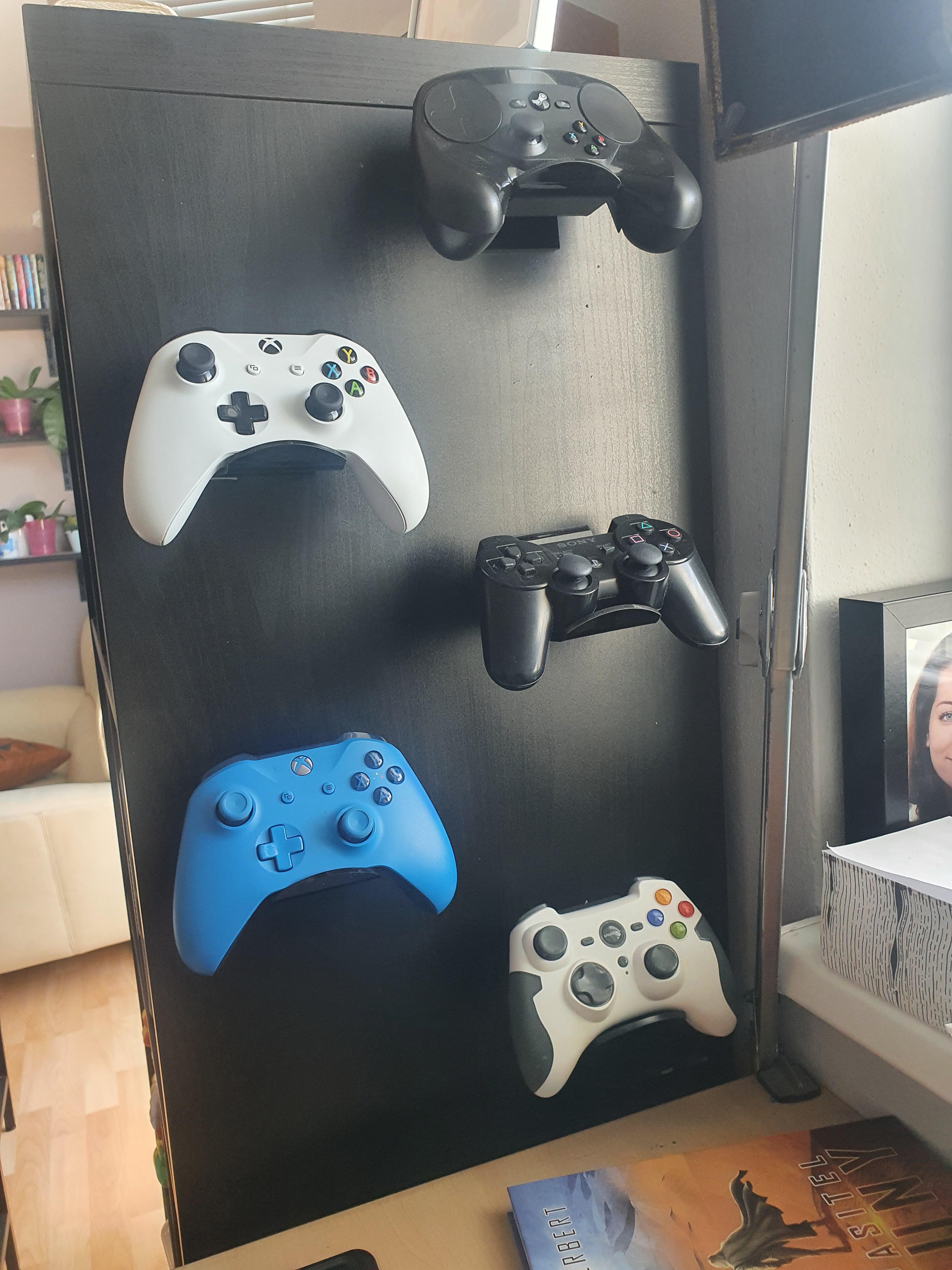 Choose your weapon | Scrolller